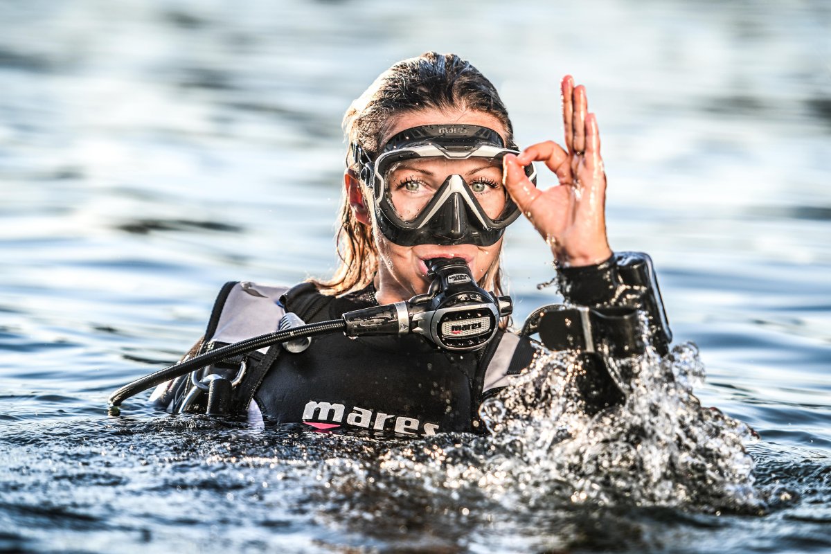 13 Hand Signals You Need to Know as a Beginner Scuba Diver